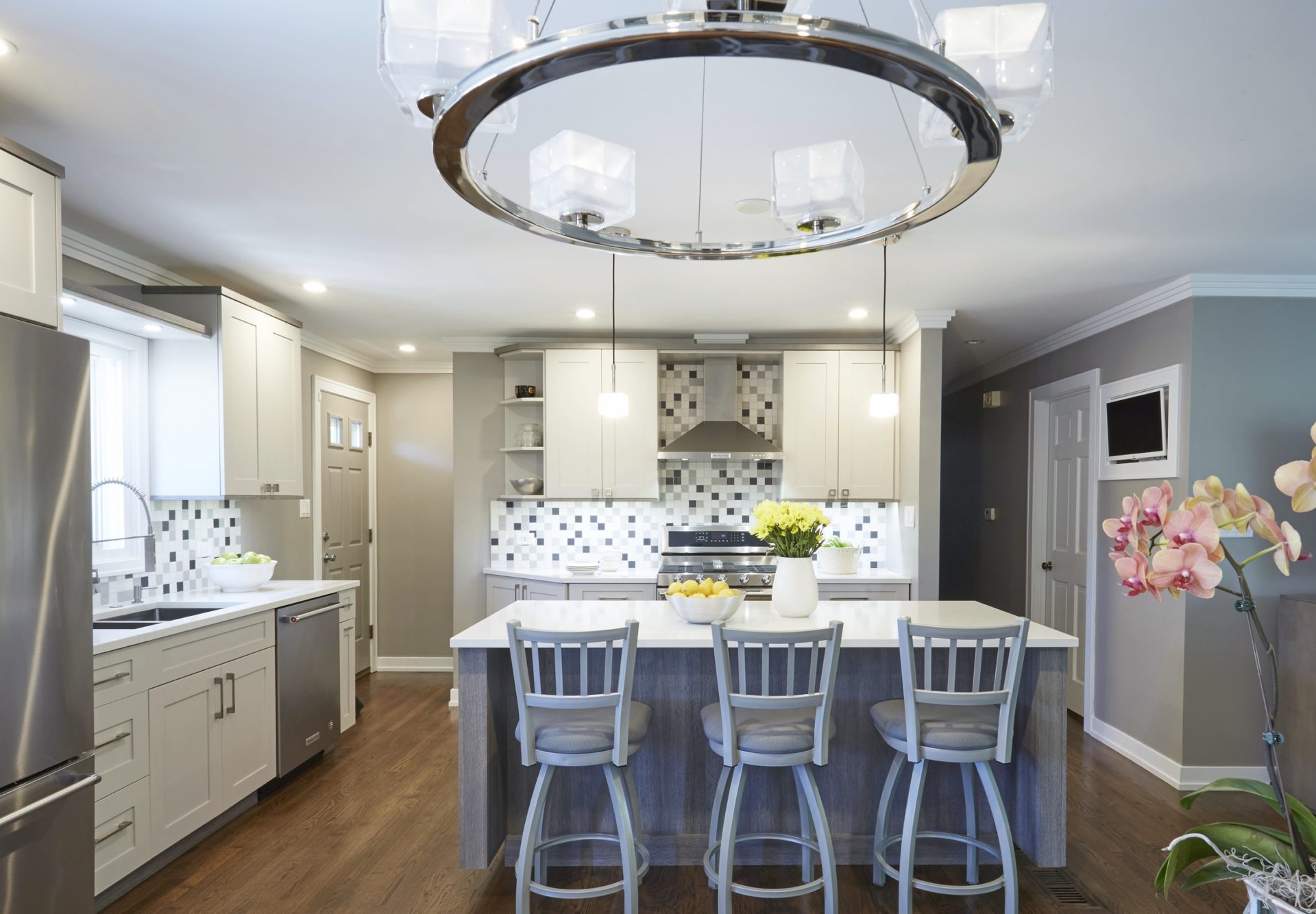 Open kitchen with grey accents | Dream Kitchens